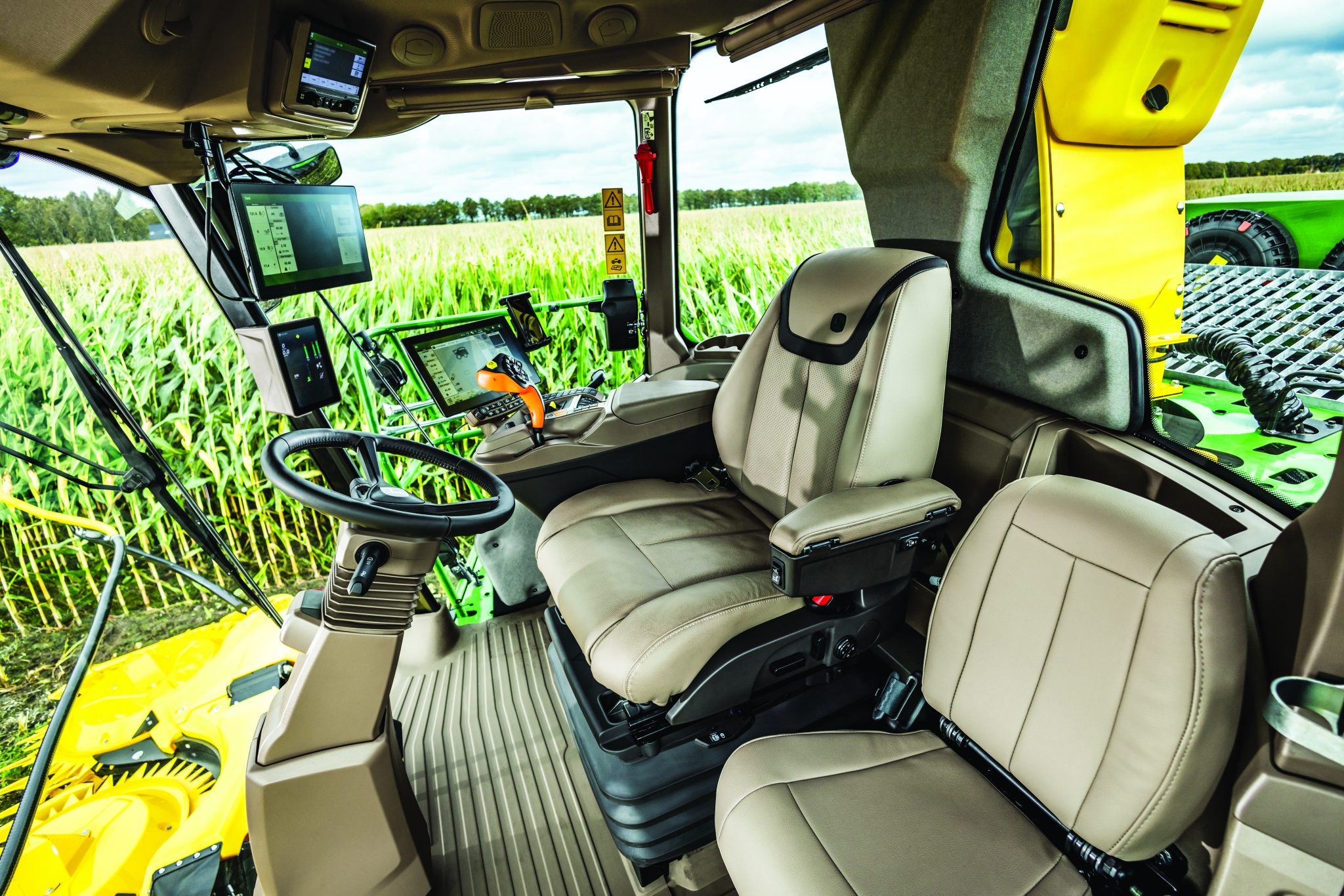 Deere launches new F8 and F9 self-propelled forage harvesters - High ...