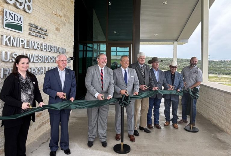 USDA opens livestock insect research laboratory in Texas - High Plains ...